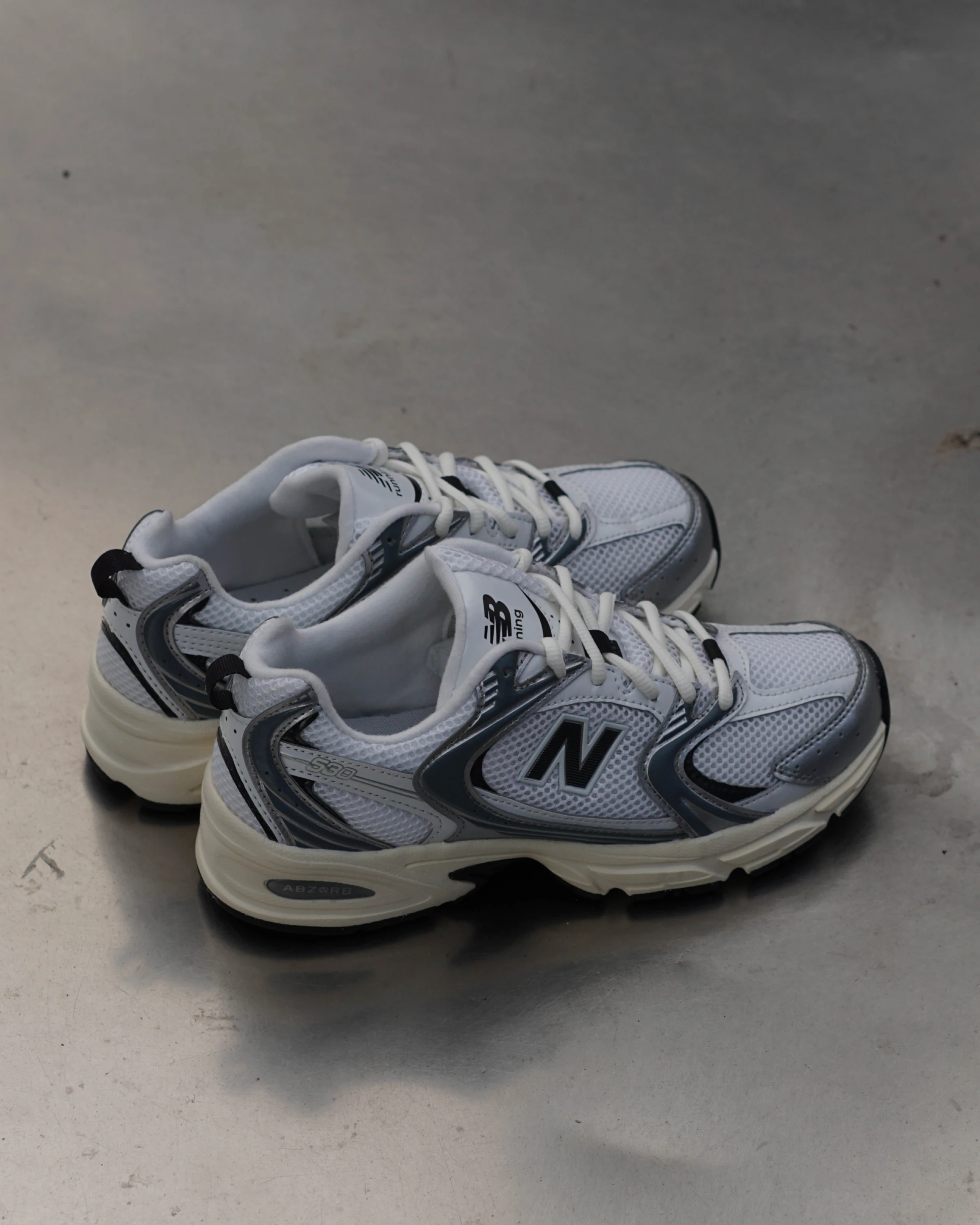 【新款!】New Balance nb530 金屬銀黑 復古休閒鞋 老爹鞋 男女 u530esa 從球鞋到穿搭，每一件單品都是精選 正品球鞋 ...