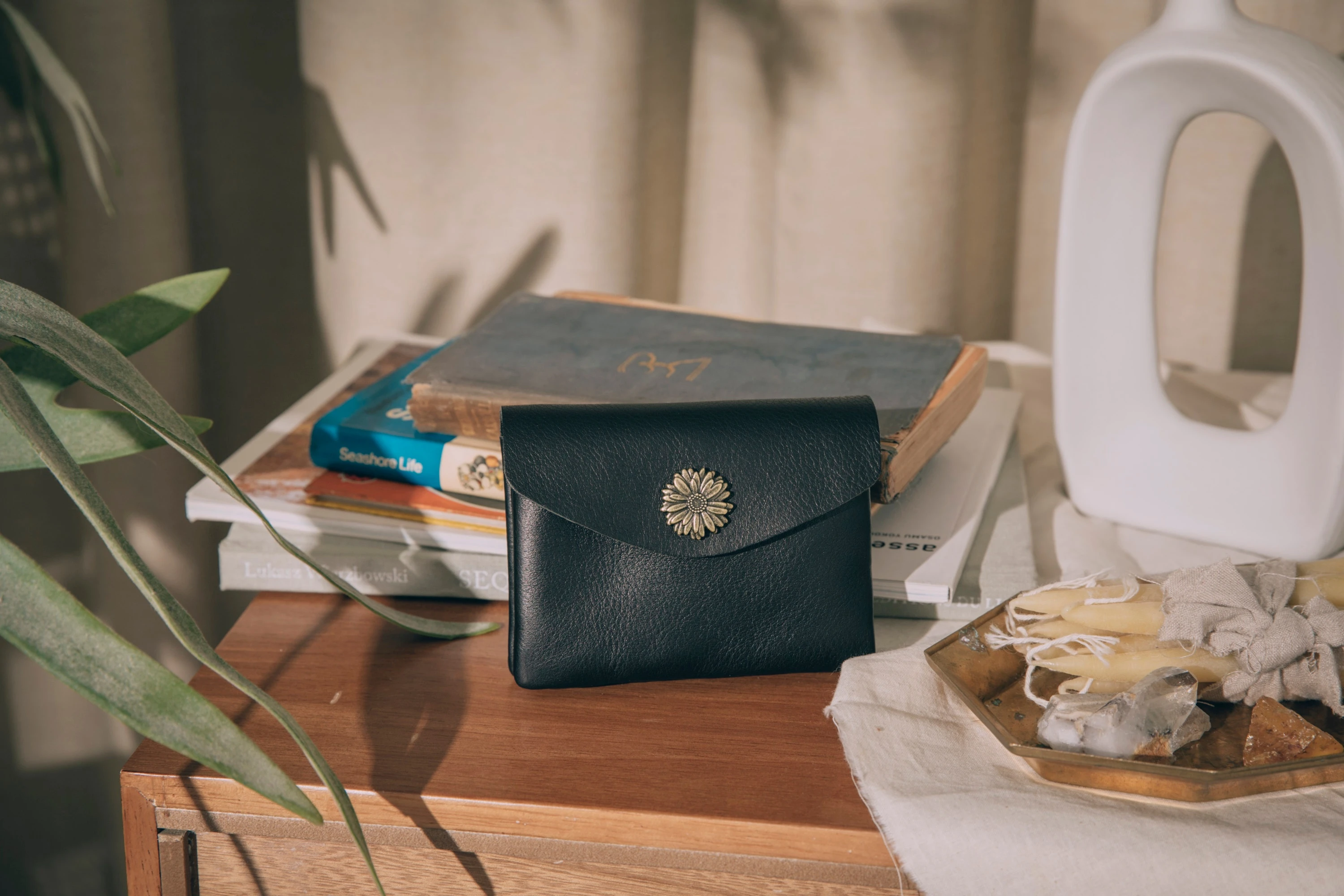 復古葵紋菊字牛皮錢包 2色 | Deeryou迪兒工作室專業包包選物