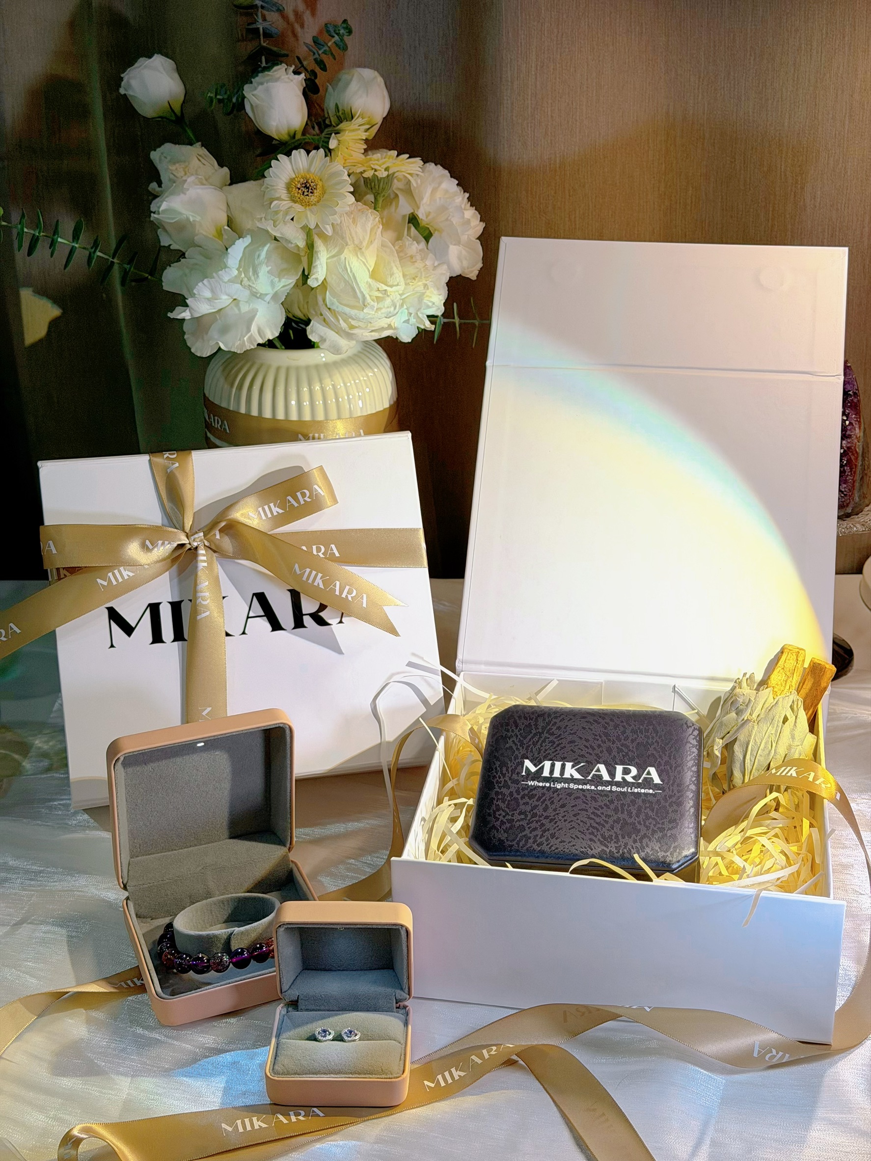 質感包裝與開箱儀式：Mikara 水晶禮盒，上升天秤對「美」的極致堅持